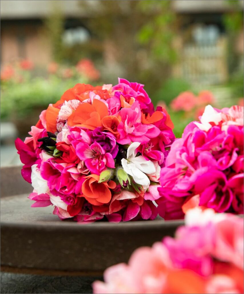 Floral scene-setters. Ideas for table and party decor featuring ...