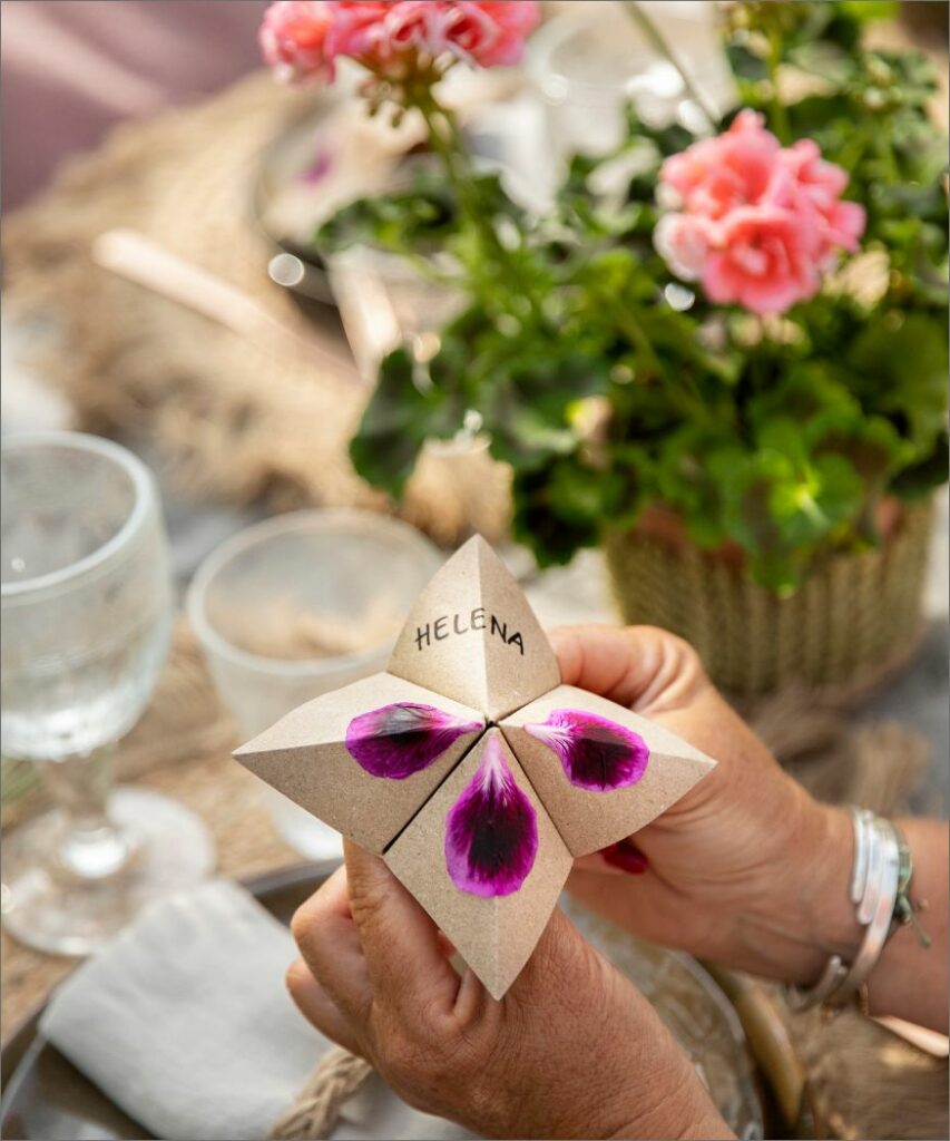 Floral scene-setters. Ideas for table and party decor featuring ...